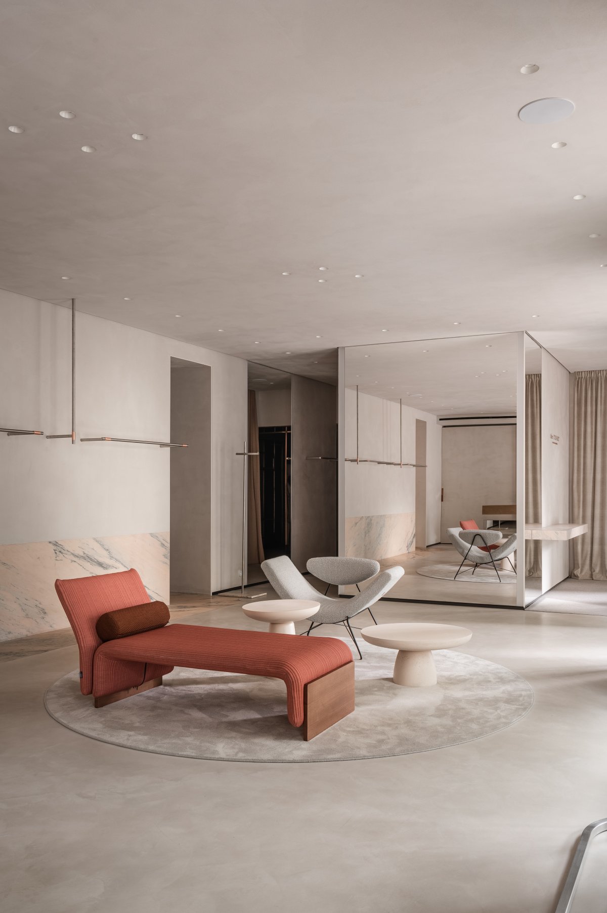 YinjiSpace - Rina Lovko x The Coat